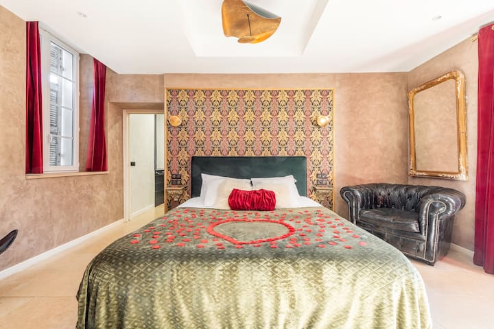 L'aphrodite (Jacuzzi Privatif) - Nans-les-Pins