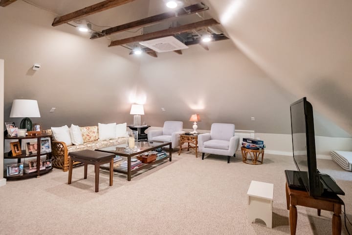 The Woodruff Getaway, Sleeps 1-2 - Narragansett, RI