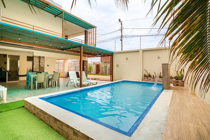 Villa Esmeralda, Su Segura Y Hermosa Casa De Playa - Manabí