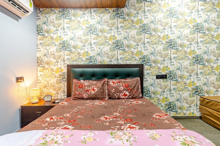 Stylish Studio Near Juhu | Sleeps 3 | Ac + Wi-fi - 뭄바이