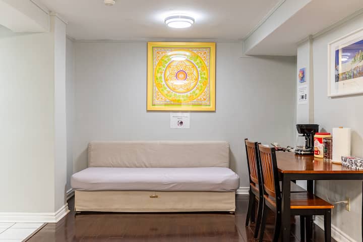 Newly Renovated Cozy Quiet 2 Br Lower Level Suite - Markham
