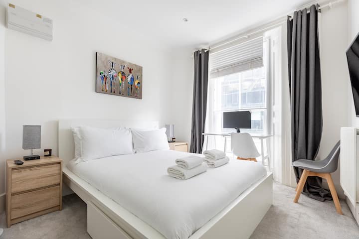 Central And Spacious City Flat - London, UK
