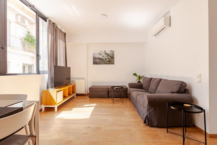 Spacious Two Bedroom At Abira's - Athens