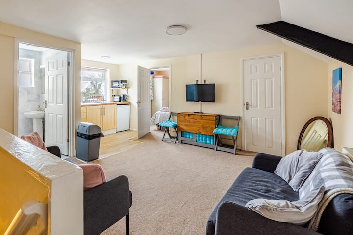 Cosy 2 Bed Converted Loft In Beautiful Somerset. - Cheddar