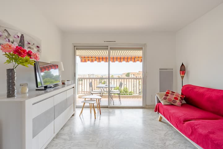 Idéal Festival Et Vacances, Vue Dégagée. - Cannes