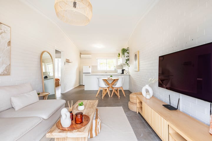 Cozy 2br Beach Pad • Pool • Ac • Walk To The Beach - Perth