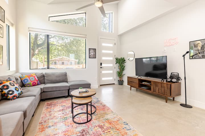 2br Home In East Austin • Walk To Bars & Caffes - Austin, TX