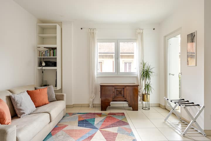 Isola - Jess Home With Spacious Balcony - Milan