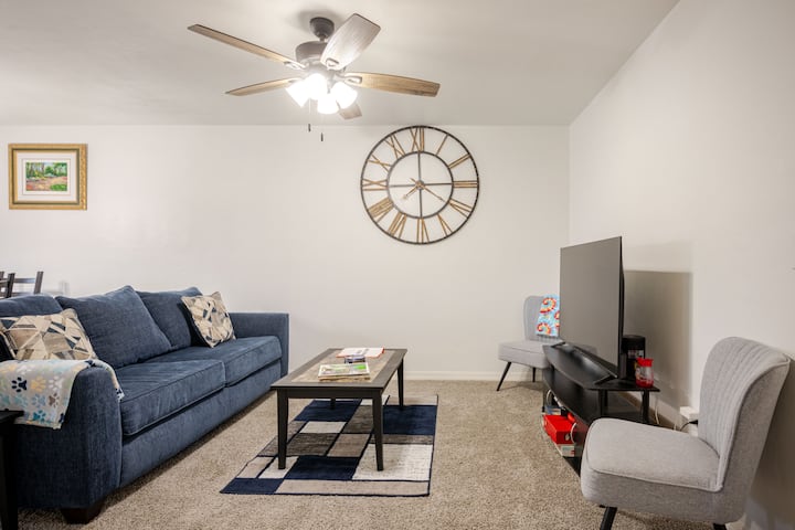 Your Home Away From Home - Modern 2br | Sleeps 6 - Gainesville, FL