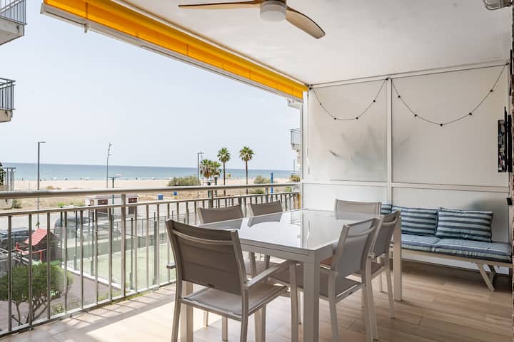 Apartamento A 1a Línea De Playa Con Vistas Al Mar - Castelldefels