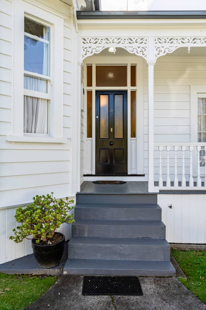 Quiet Home In Central Suburb - Auckland
