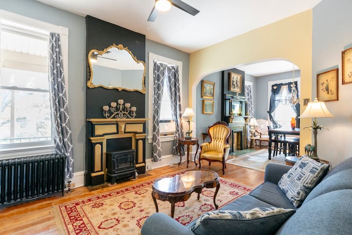 Historic Victorian Comfort, Great Area - Kirkwood, MO