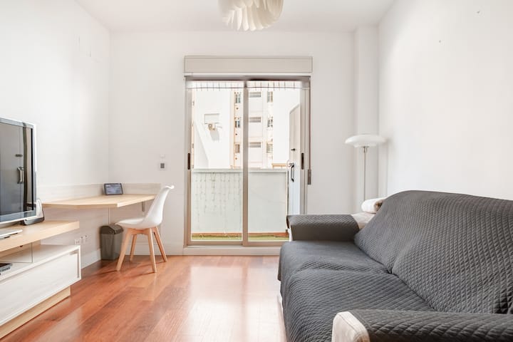 En El Centro De Valencia, En El Barrio Del Carmen - Valencia