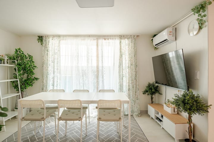 [B02] 홍대입구역3분 방3, 침대5, 화장실1, 편의점 10초, 위치 최상, 최대7인 - Corée du Sud