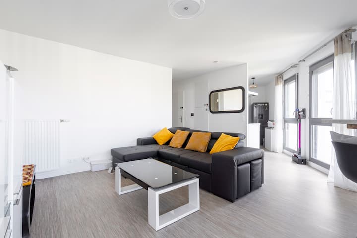 Cocon Villanueva - Saint-Denis, France