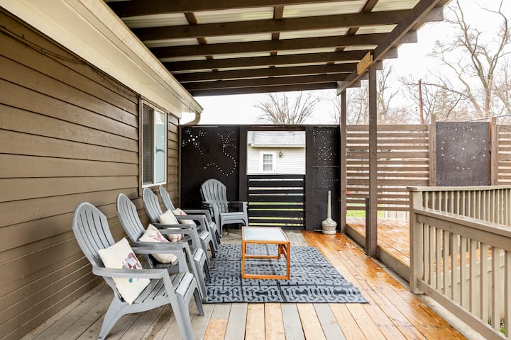 Cozy Cottage W/ Dog-friendly Yard, Porch & Parking - Mars Hill, IN