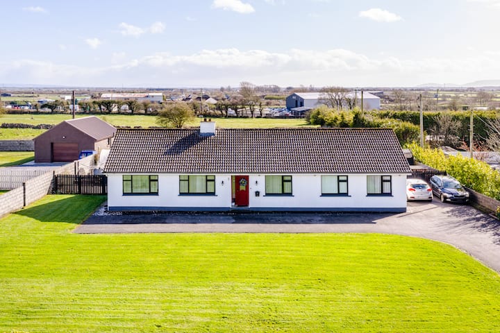 County Galway Apartment-king Bed, Kitchen & Lounge - Claregalway