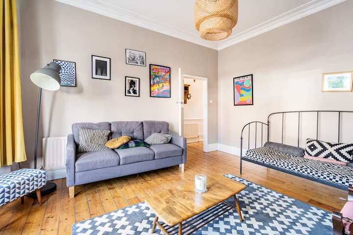 Large Double In A Spacious Period Home In Heaton - Newcastle upon Tyne