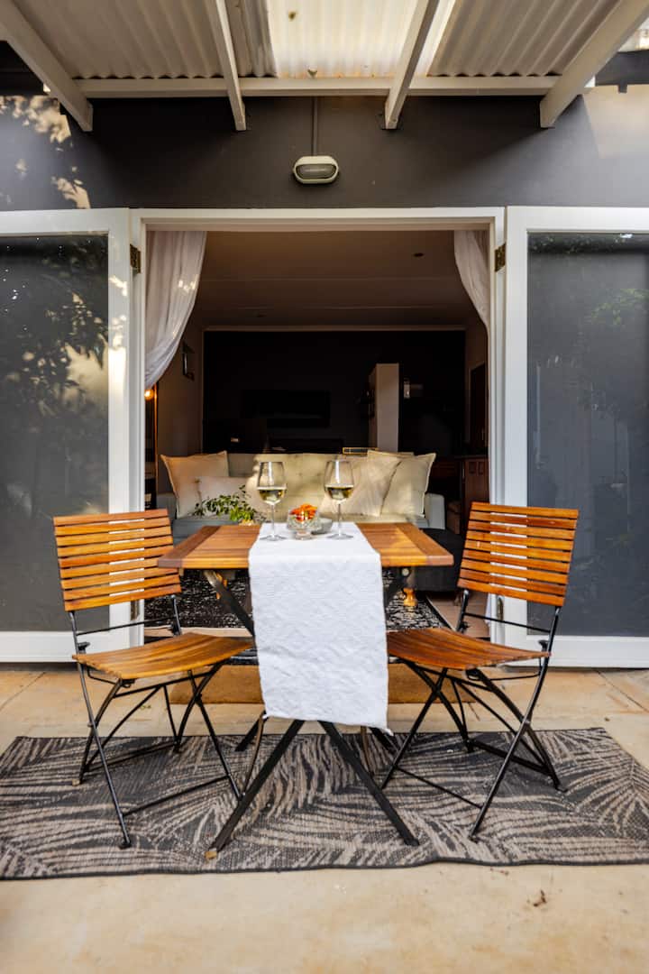 Urban Oasis Workspace Cottage. - Johannesburg