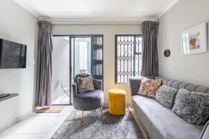 Elegant Apartment Nested In Glen Marais - Kempton Park