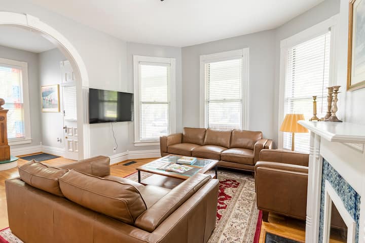 Thelexvictorian - Lexington, KY