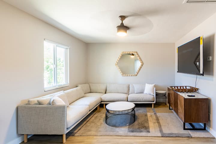 Convenient Single Family Home, 2br/1.5ba - Chandler, AZ