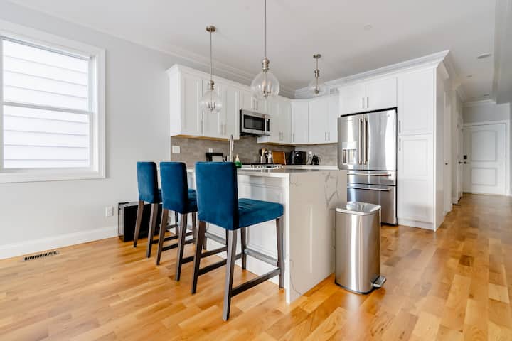 Full Bedroom With Walk-in Closet - Jersey City, NJ