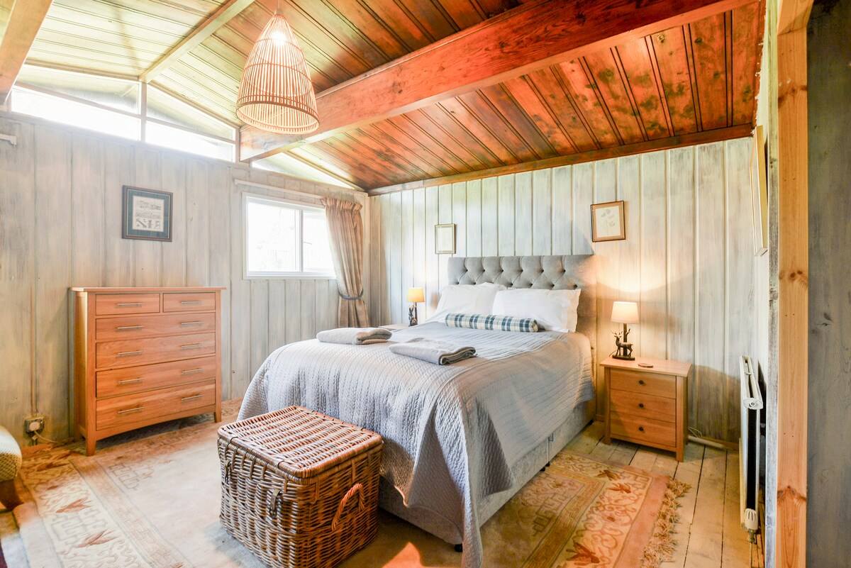 Cedar Lodge, perfect for golf & family - Cabins for Rent in New Gilston ...