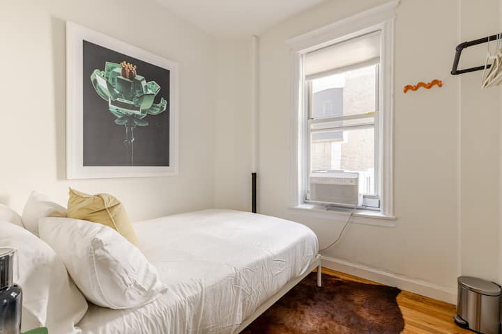 Post Modern Room - Manhattan, NY