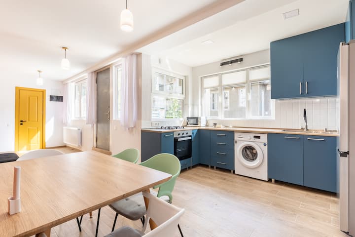Stylish, Modern Apartment W/ Wi-fi & Netflix - Georgia