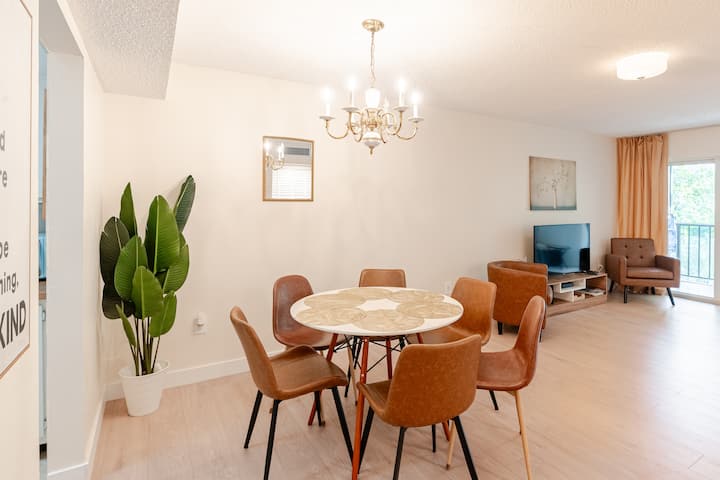 5 Min Walk To The Beach With Free Parking - Sunny Isles Beach, FL