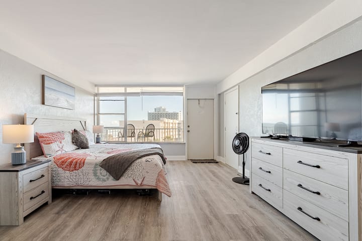 Oceanview Condo In Daytona Beach - Daytona Beach, FL