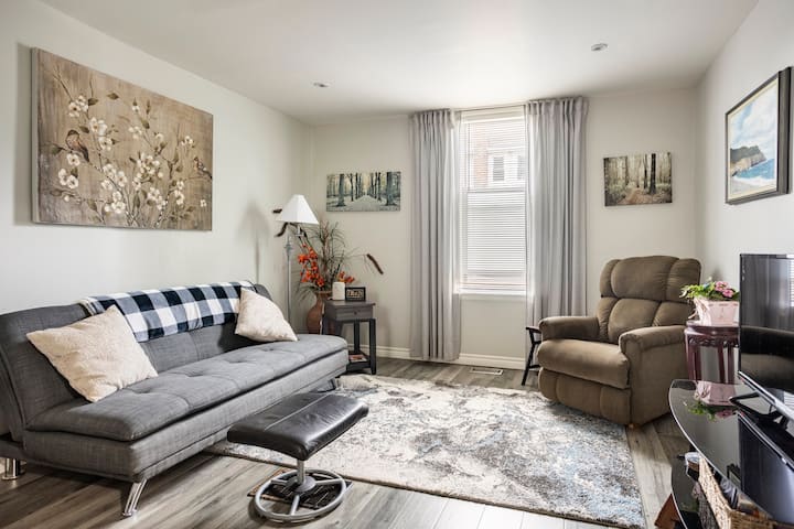 Cozy Space In Small Town Home - Port Huron, MI