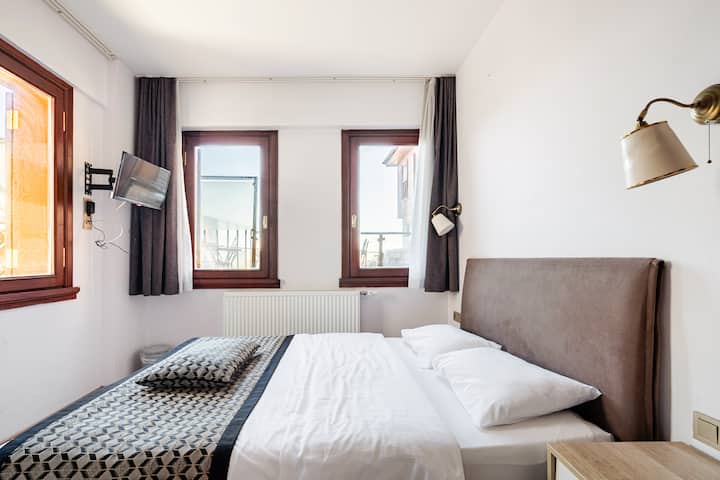 Terrace Sea View Above Room+ {1000 Mbps} 32"tv - Istanbul