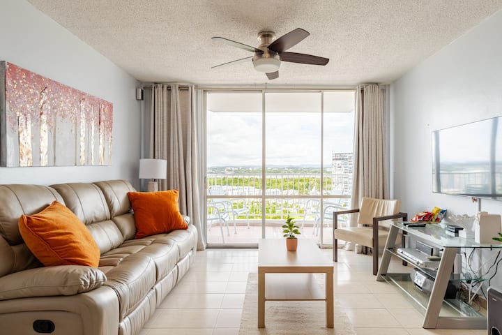Beachfront Condo Isla Verde Avenue 
Marbella Este - Puerto Rico