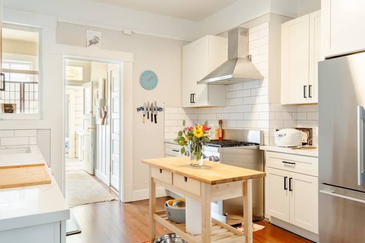 Detached Homestay In Noe—24 St Bart - San Francisco, CA