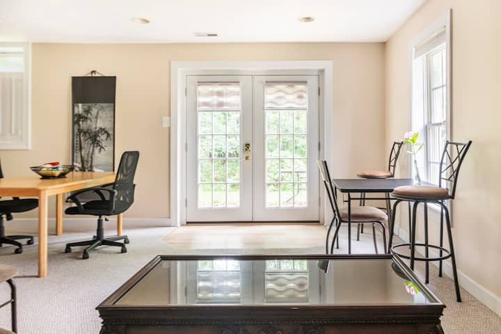 Morning Sun, 1 Br Apt Suite, Backs To Woods - Germantown, MD