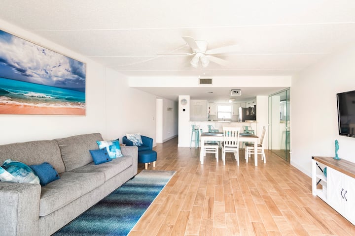 2 Br Condo, Steps To The Beach - Daytona Beach Shores, FL