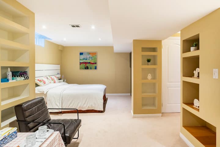 Cozy Apartment In Newmarket - Aurora
