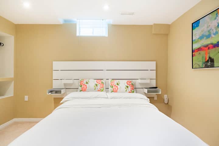 Cozy Apartment In Newmarket - Aurora