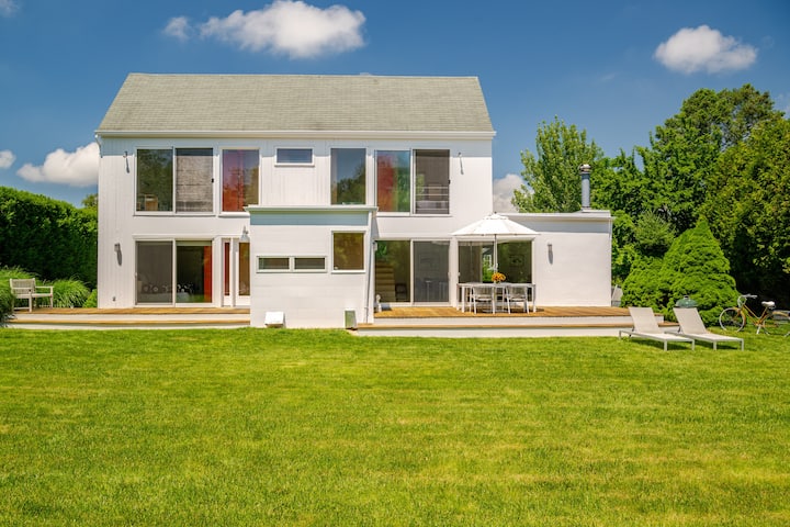 Elegant Modern Artist's Residence - Hamptons, NY
