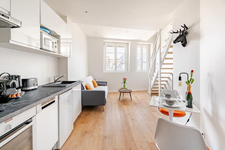 Intra-muros Elegance: Modern Duplex With A View - Plage de Saint-Malo