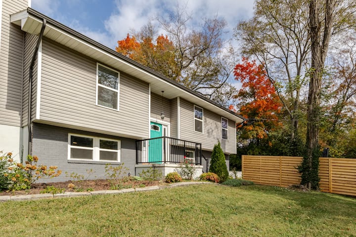 Spacious Downtown Retreat 5 Mins To Ut/market Sq - Knoxville, TN