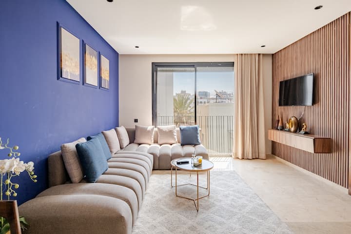 The Velvet Oak–chic Apt With Royal Colors & Wood - Casablanca