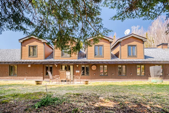 Spacious Rustic Chalet 6 Beds Spa/ Sauna Billiard - Laurentides