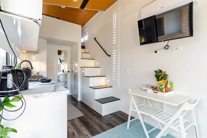 Unique And Modern Air B&b

Tiny House - Australia