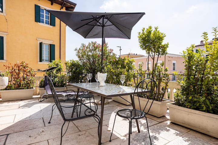 Juliet's Green Terrace [Free Park] - Verona