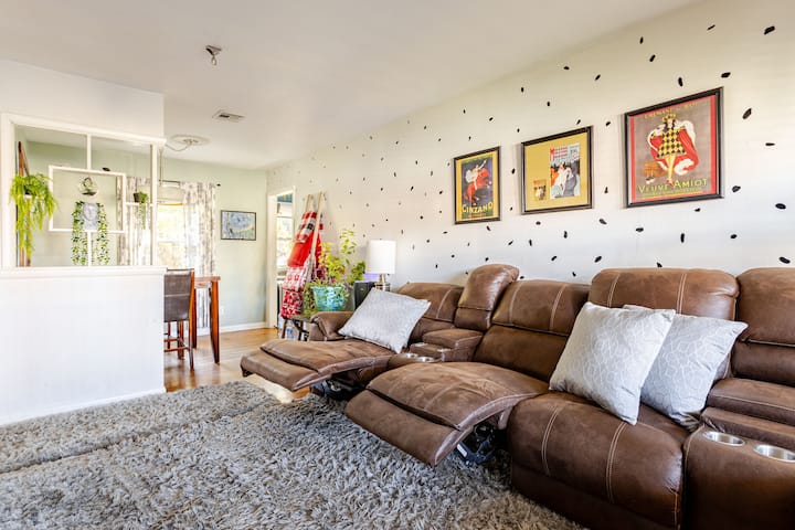 Modern & Comfy Gem Near Campus, Stadium - Pets Ok! - Norman, OK