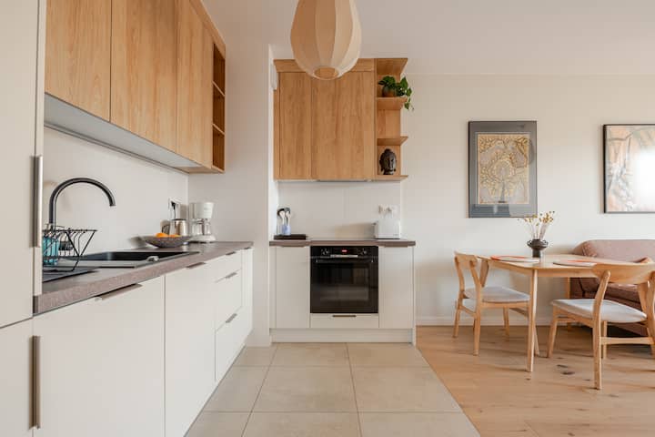 Logement Chaleureux Avec Un Espace De Travail - 華沙