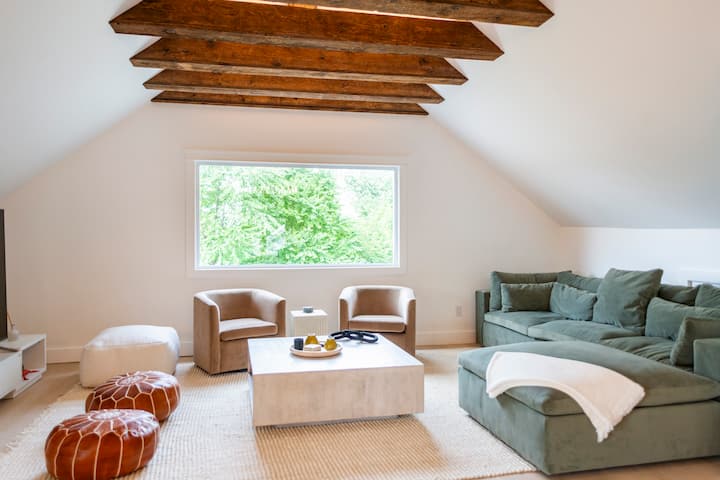 Catskill Penthouse Center Of Town - Hudson, NY